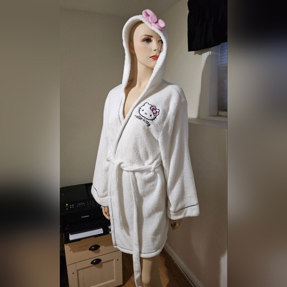 Sanrio | Pajamas | Girls Sanrio 23 Hello Kitty White Plush Bathrobe ...